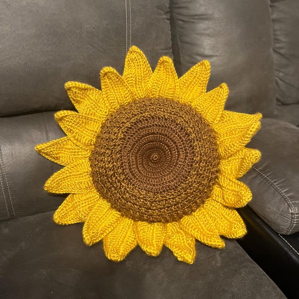 Crochet Sunflower Rug Pattern Photo Tutorial Sunflower Rug Crochet ...
