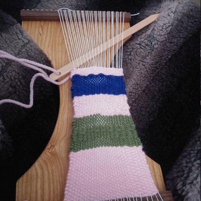 The minnow Small Hand Held Loom - Etsy