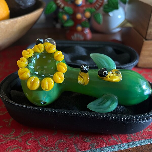 Sunflower Glass Pipe - Girly Bee Pipes - Beautiful Girly Pipe - Cute ...