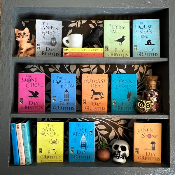Jar of Mini Shakespeare Books — Perfect Bookish Gift, Desk or Bookshelf ...