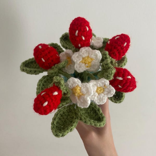 Crochet Strawberry Plant Pattern: Amigurumi Flowers PDF - Etsy