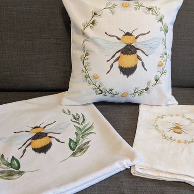 Spring Farmhouse Bee and Chamomile Throw Pillow, Honey Bee Pillow Cover ...