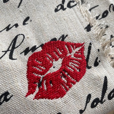 Kissing Lips Embroidery Design, 5 Sizes, Embroidering Fill Stitch ...