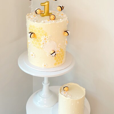 12 Fondant Sugar Bees. Cake Toppers. Cupcake Toppers. Approximately ...