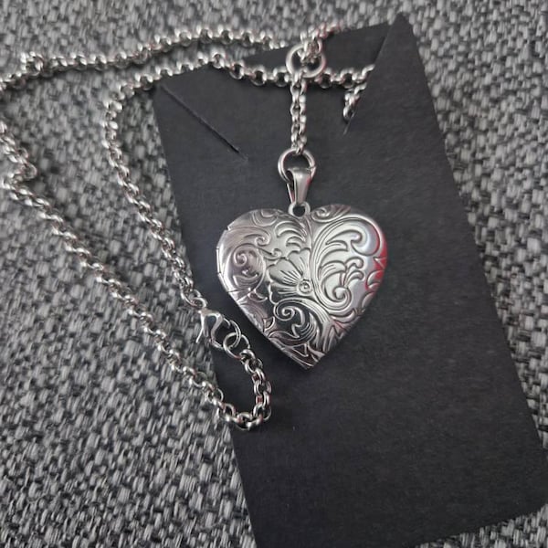Ellen Hutter Nosferatu Heart Locket Necklace - Gothic Horror, Vampire ...