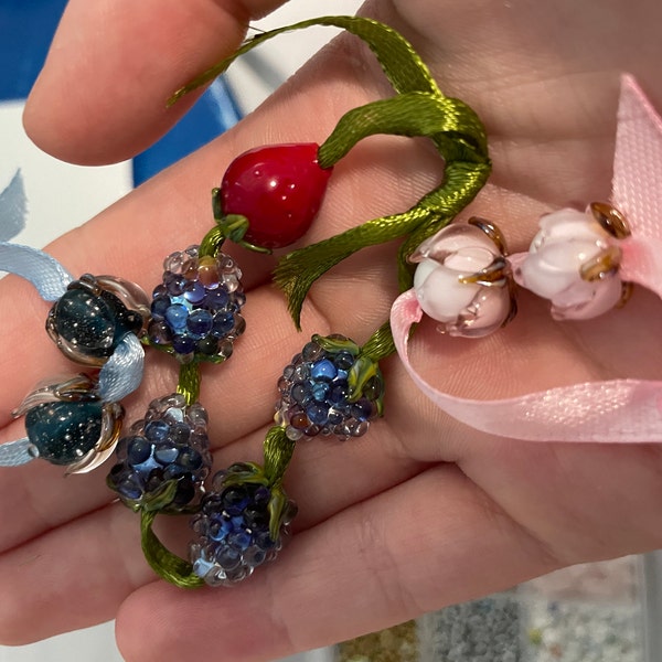 SUPER SPECIAL RASPBERRIES Glass Beads, 11mm Faery Raspberries Limited ...