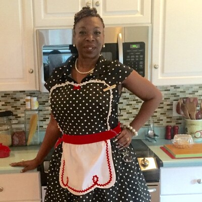 LUCY Apron, RETRO Apron, 50s Apron, Fifties Housewife Apron, Red Black ...
