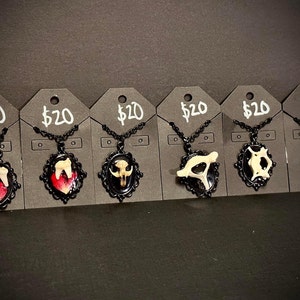 6 Goth Black on Blood Red Crow Raven on Human Skull Blackbird - Etsy