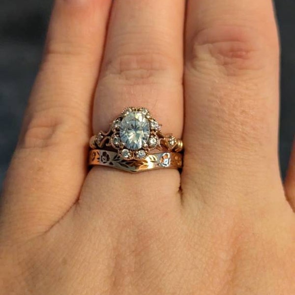 Leaf Vine Wedding Band, Vintage Style Floral Ring for Women, Engraved ...