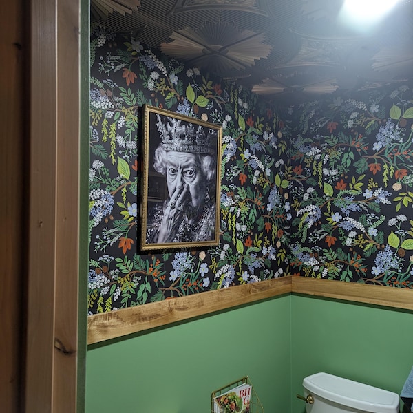 Funny Bathroom Print, Bad Smell Fun Poster, Vintage Queen Wall Art ...