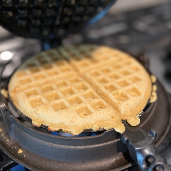 Griswold #8 Large Block Logo Cast Iron Waffle Iron From 1910s, High ...