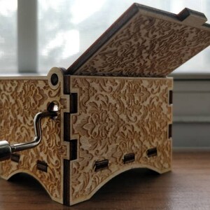 Aromatic Red Cedar Windup Music Box W/velvet Tray la | Etsy