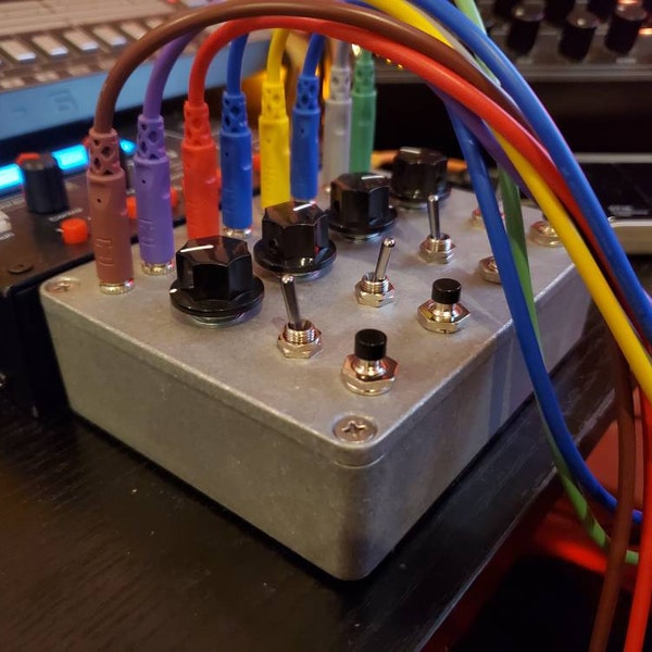 4 Oscillator Patchable Crackle Box // Noise Synth With Patch Bay ...