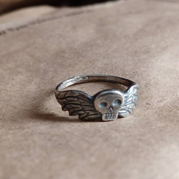 Taphophile Ring in Sterling Silver Memento Mori Skull - Etsy