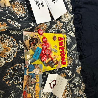 Un-official Handmade Fallout 4 Silver Shroud Calling Cards/business ...