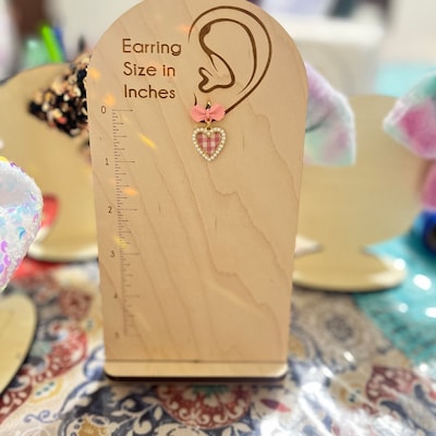 Pigtail Display. Head Stand Girl Puff Pigtail Silhouette. Showcase ...