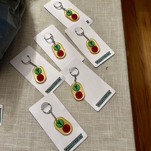 Bluey Inspired Yes/no Button Acrylic Keychain - Etsy