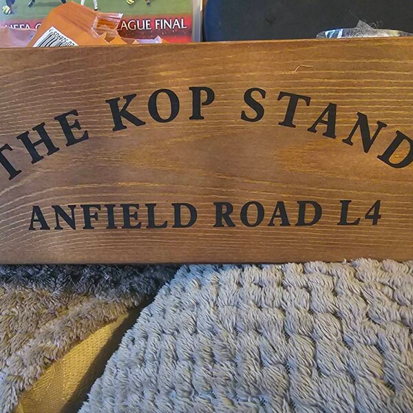 Watford Old Fashioned Style Display Football With Stand. VICARAGE ROAD ...