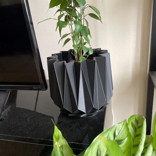 The Estrella Planter in Matte Black - Drainage Hole and Tray - Modern ...