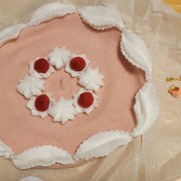 Made to Order: Cake Beret - Etsy