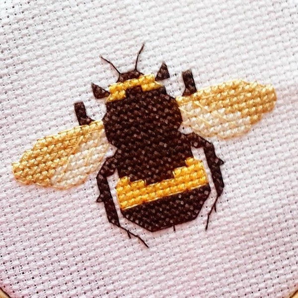 Bee Cross Stitch Pattern, Bee Embroidery, Mini Cross Stitch, Sewing ...