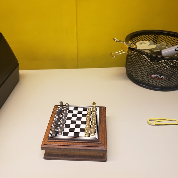 Miniature Chess Set With Metal Magnetic Chess Pieces and Storage Drawer ...