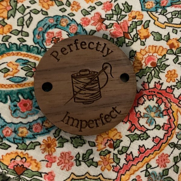 Personalised Walnut Wood CIRCLE Tags 30mm Wooden Handmade Clothing ...