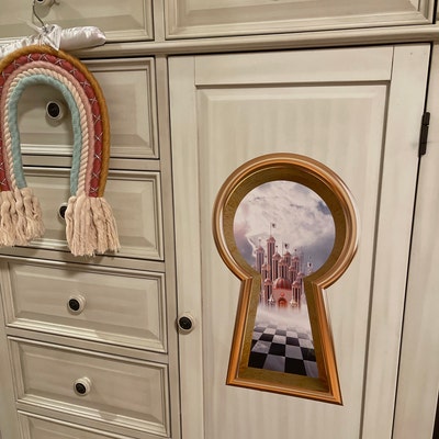 3d Keyhole Fabric Wall Decal Queen of Hearts Castle 3D Keyhole Wall ...