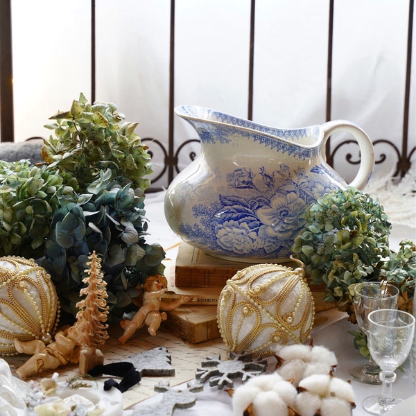 1970s Pat Albeck Design for Jonelle Lion in the Flowers Stunning Design ...