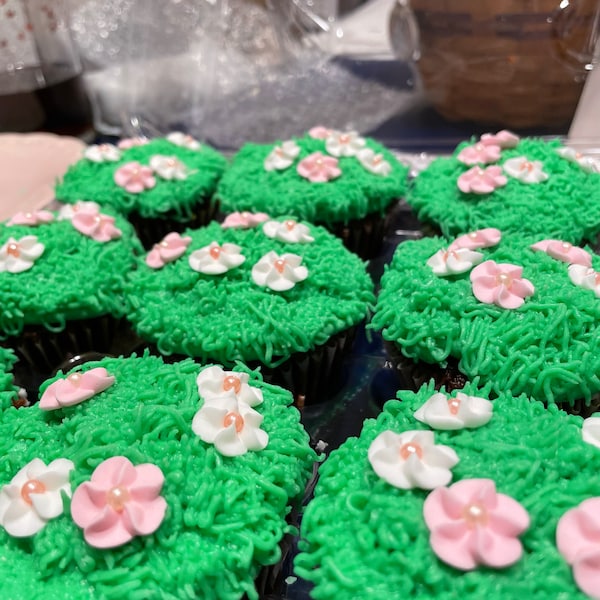 Royal Icing Christmas Cupcake Toppers Combination Pack 12 - Etsy