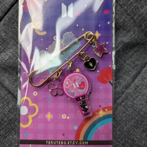 LOONA Keychain / Loona Lightstick Keychain random Moon Charm - Etsy