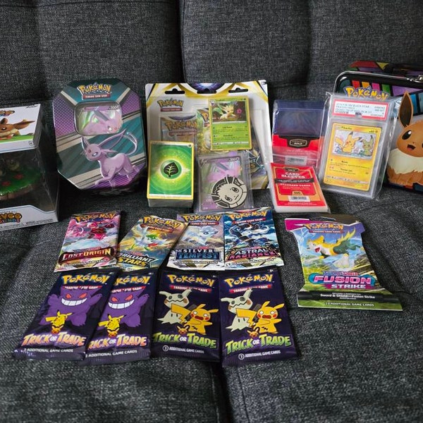Pokemon TCG: Eevee and Eeveelutions Gift Box! | Includes Boosters ...