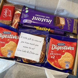 Yorkshire Tea Gold Letterbox Giftset Tea Gift Set Digestive & Biscoff ...