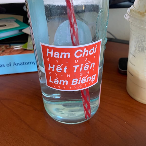 Ham Choi Het Tien Lam Bieng | Vietnamese Motto Sticker | Red ...