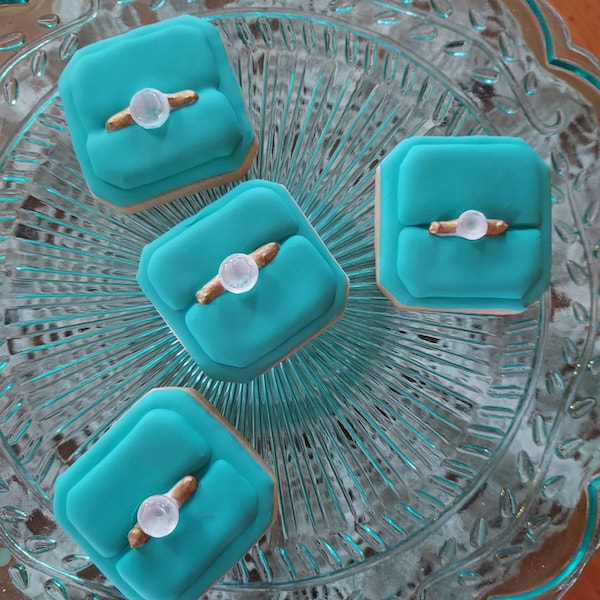 Isomalt Diamonds: Cake & Ring Box Cookie Decorations, Custom Color (17 ...