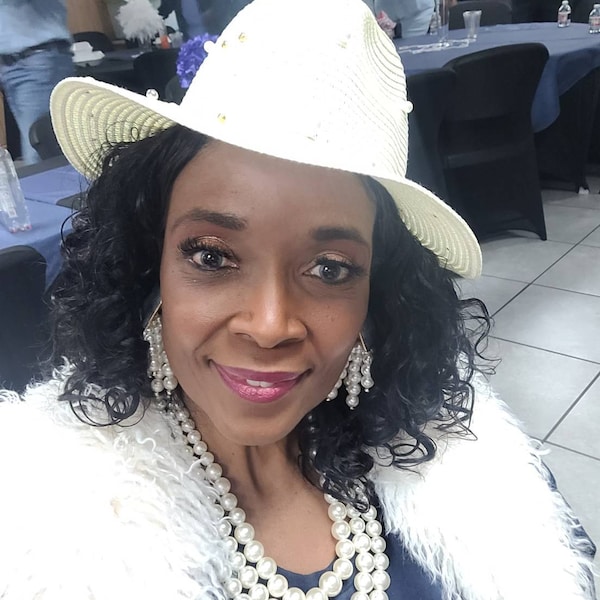 Feather Bride Fan , Custom Bride Wedding Gifts, Bachelorette Party ...