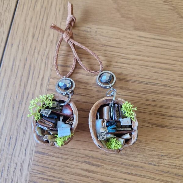 Vintage Box of Ephemera - Mixed Media - Vintage Buttons - Trinkets - Etsy