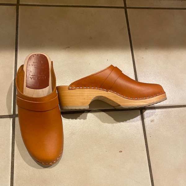 Swedish Classic Comfy Low Heel Clogs / Berkeley Light Tan Clogs ...