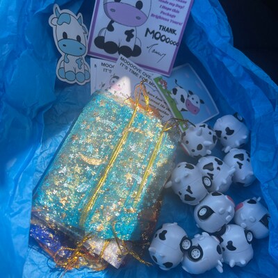 Moo Moo Subaru 6 Rubber Cow With Bell Comes With Cards and Rubber Bands ...