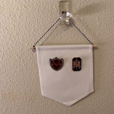 Small Pin Display, Pin Badge Display, Canvas Pennant, Enamel Pin ...