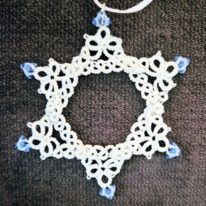 PATTERN: A Fabulous Tatted WREATH 2013 Tatting Pattern Christmas ...