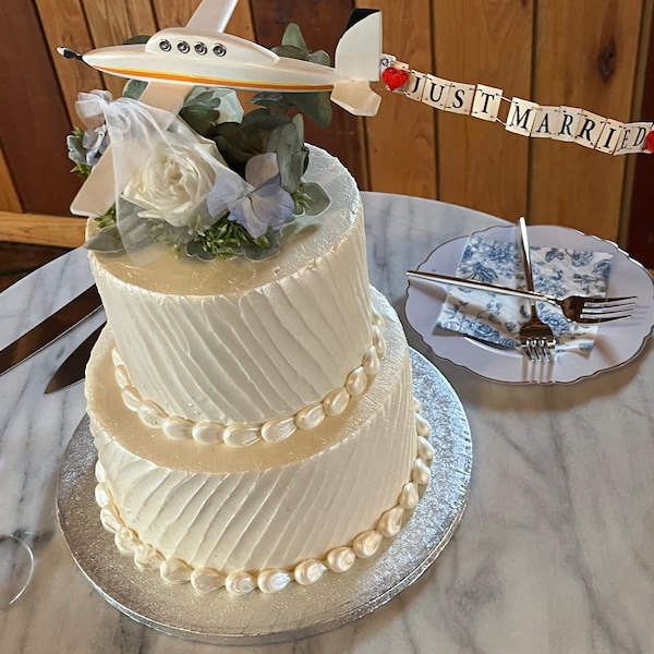 Gold Airplane Wedding Cake Topper With Custom Banner Mr. & Mrs ...