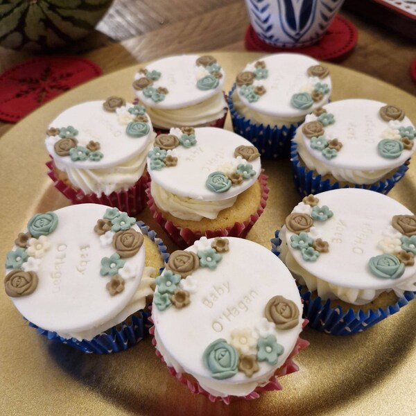 30 Flower Icing Bouquet, Edible Cake Toppers. White Daisies Sugar Paste ...