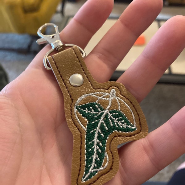Middle Earth Key Fob // Keychain // Bag Tag // Tolkien Leaf Lorien Door ...