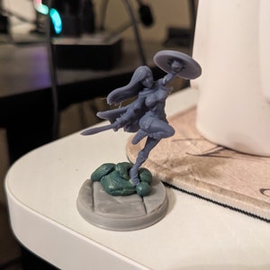 Colossal Worm Graboid Creature Model Kit Monster Miniature Dungeons and ...