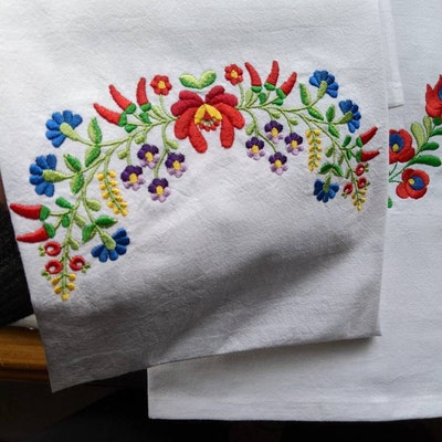 Hungarian Embroidery Kalocsai in a Heart Shape Kalocsai Minta Szív ...