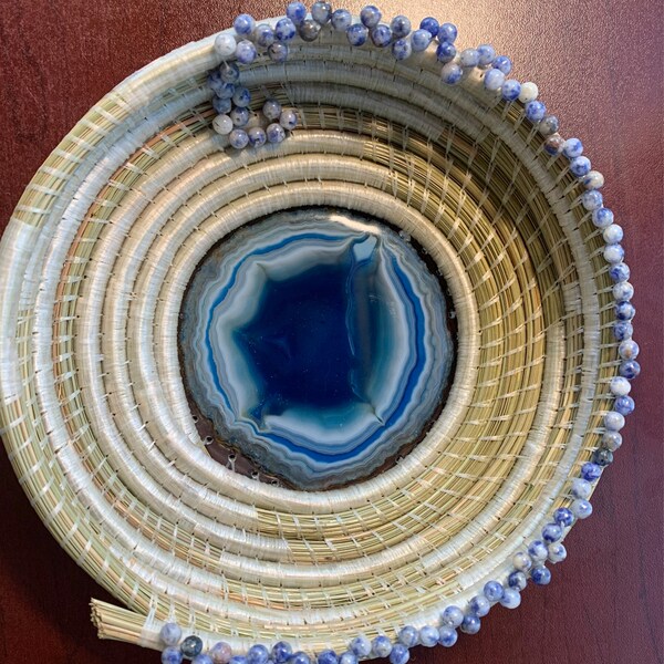 PINE NEEDLE Basket-bottom/base Made From a Gray Agate Slice Set in ...