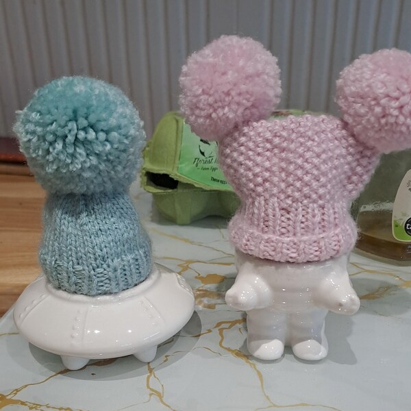 Vintage Inspired Mustard Yellow Hand Knitted Pom Pom Tea Cosy- 4-6 Cup ...