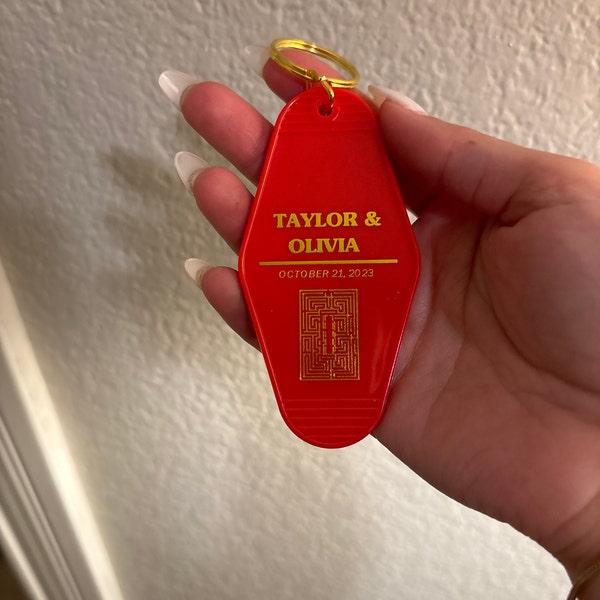 Retro-inspired Keychains: Custom Wedding Tokens - A Nostalgic Thank You ...