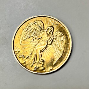 Bulk Lot of sports World Arcade Tokens Brass Video Game Amusement Coins ...